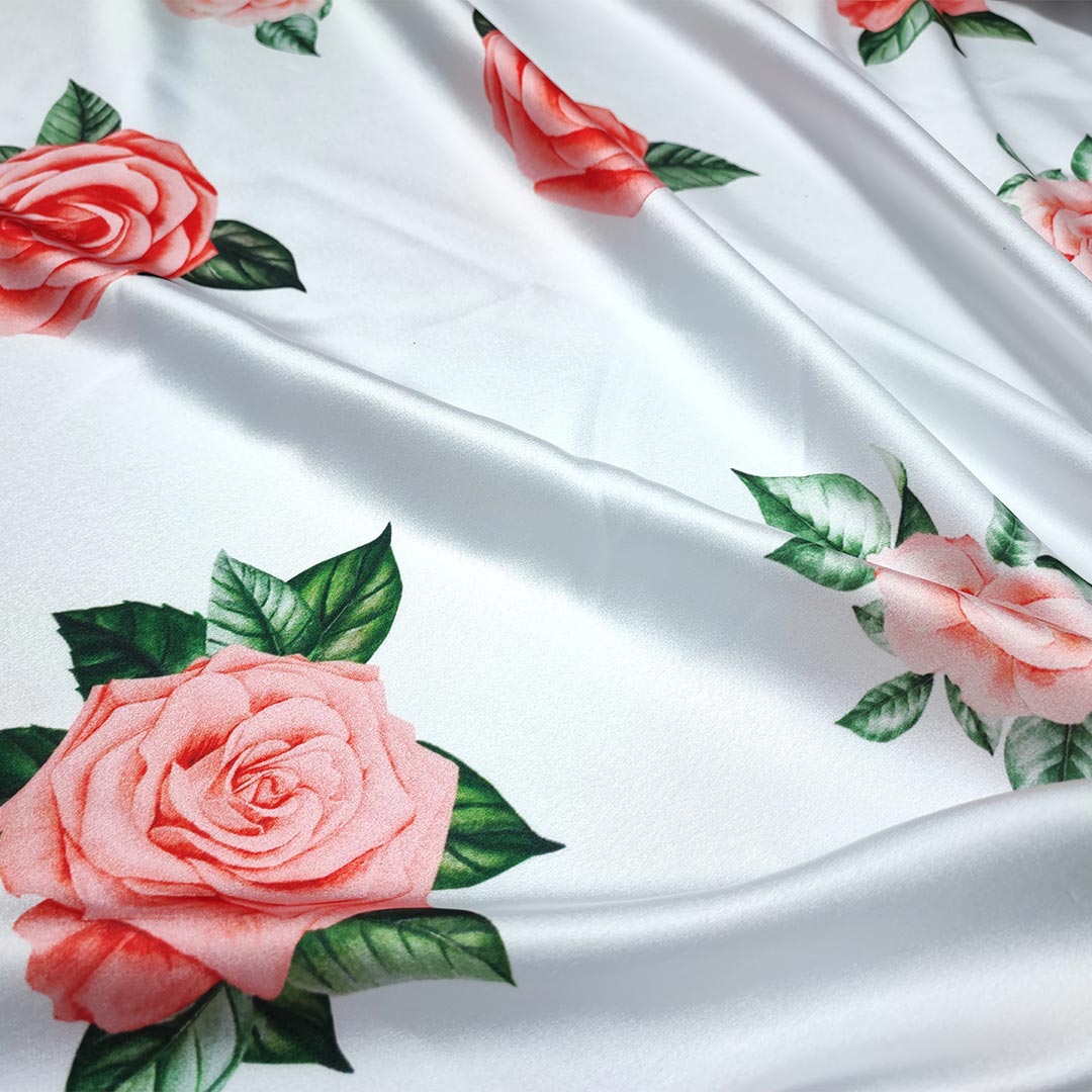 Tessuto Satin a fantasia motivo floreale bianco - pesca - verde ...